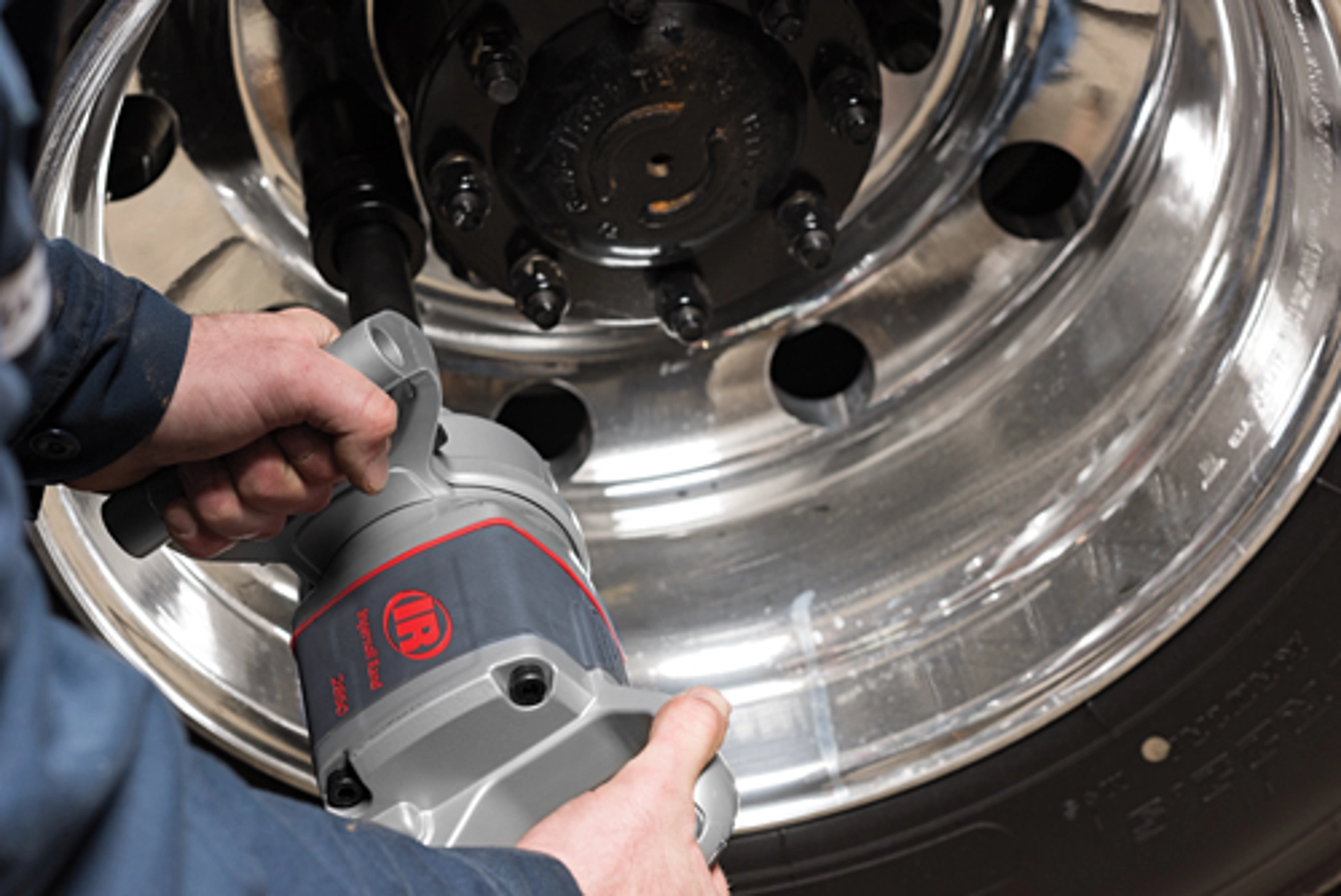 1" Air Impact Wrench, 6" Ext Anvil, 2100 ft-lb Torque, Friction Ring ...